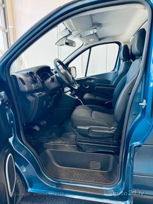 Blue Renault Trafic 2021 in Parnu, with an engine capacity of 2.00 L and mileage of 54 thousand km for 28400 €, photo 4 on AUTOMOTO.COM.LV