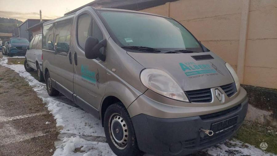 Brūns Renault Trafic 2007 Panevēža, ar dzinēja tilpumu 2.46 L un nobraukumu 176 tūkst. km par 5200 €, foto 3 vietnē AUTOMOTO.COM.LV