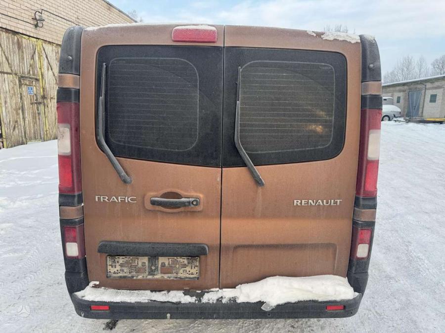 Brown Renault Trafic 2015 in Panevezys, with an engine capacity of 1.60 L and mileage of 311 thousand km for 4350 €, photo 3 on AUTOMOTO.COM.LV