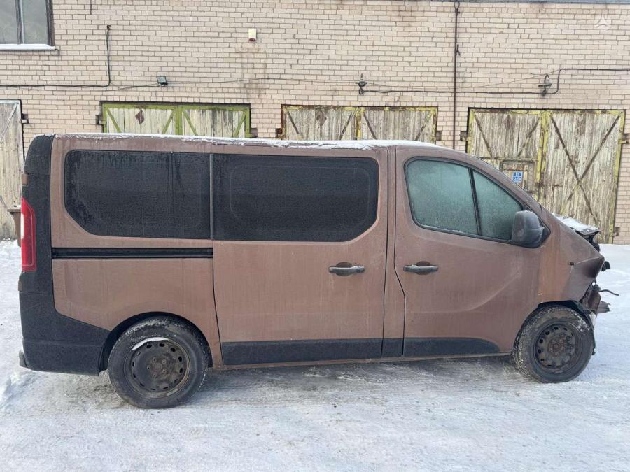 Brown Renault Trafic 2015 in Panevezys, with an engine capacity of 1.60 L and mileage of 311 thousand km for 4350 €, photo 4 on AUTOMOTO.COM.LV