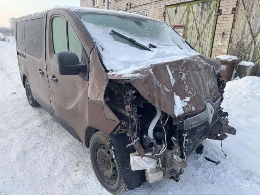Brown Renault Trafic 2015 in Panevezys, with an engine capacity of 1.60 L and mileage of 311 thousand km for 4350 €, photo 5 on AUTOMOTO.COM.LV