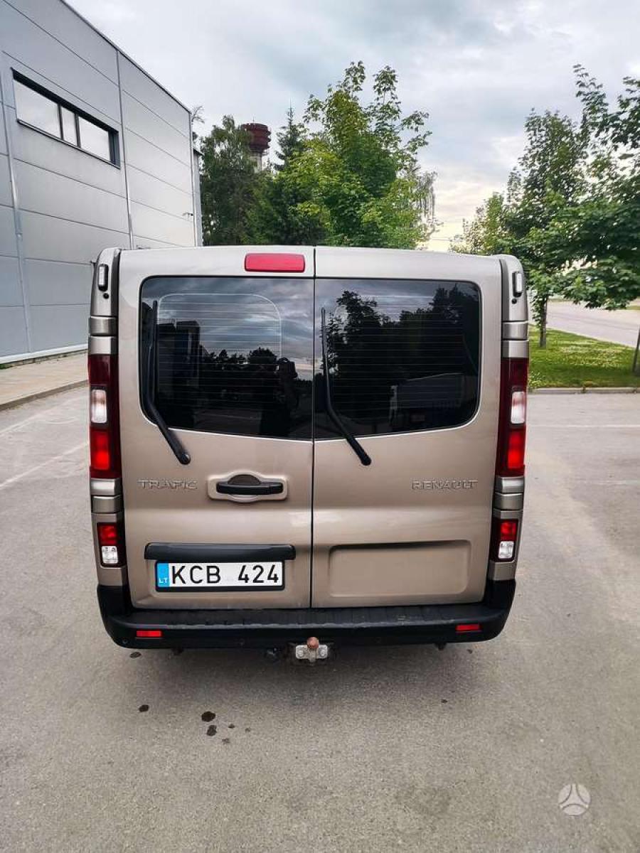 Brown Renault Trafic 2017 in Vilnius, with an engine capacity of 1.60 L and mileage of 263 thousand km for 11300 €, photo 6 on AUTOMOTO.COM.LV