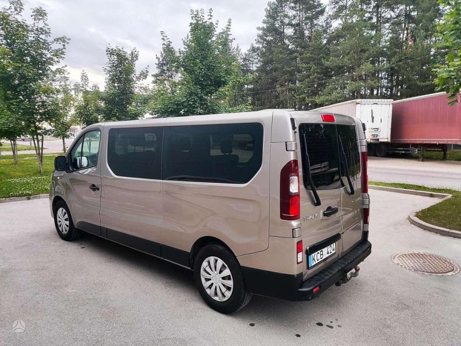 Brown Renault Trafic 2017 in Vilnius, with an engine capacity of 1.60 L and mileage of 263 thousand km for 11300 €, photo 7 on AUTOMOTO.COM.LV