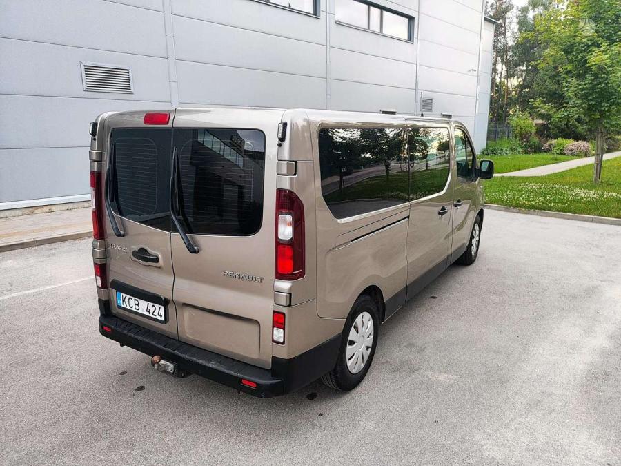 Brown Renault Trafic 2017 in Vilnius, with an engine capacity of 1.60 L and mileage of 263 thousand km for 11300 €, photo 9 on AUTOMOTO.COM.LV