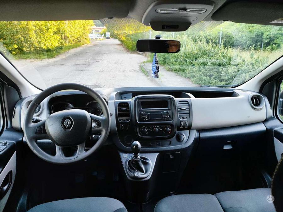 Brown Renault Trafic 2017 in Vilnius, with an engine capacity of 1.60 L and mileage of 263 thousand km for 11300 €, photo 11 on AUTOMOTO.COM.LV