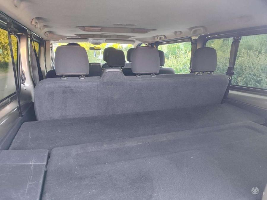 Brown Renault Trafic 2017 in Vilnius, with an engine capacity of 1.60 L and mileage of 263 thousand km for 11300 €, photo 12 on AUTOMOTO.COM.LV