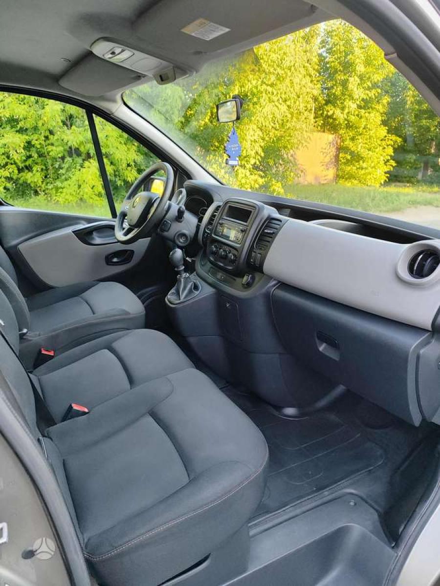 Brown Renault Trafic 2017 in Vilnius, with an engine capacity of 1.60 L and mileage of 263 thousand km for 11300 €, photo 15 on AUTOMOTO.COM.LV