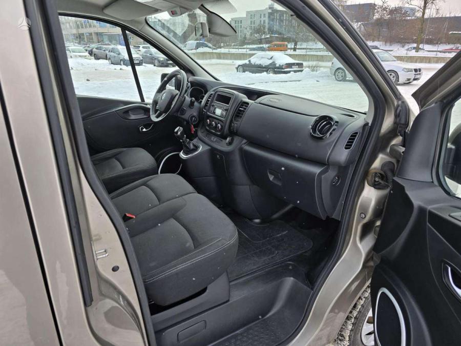 Brown Renault Trafic 2020 in Vilnius, with an engine capacity of 2.00 L and mileage of 368 thousand km for 13900 €, photo 13 on AUTOMOTO.COM.LV