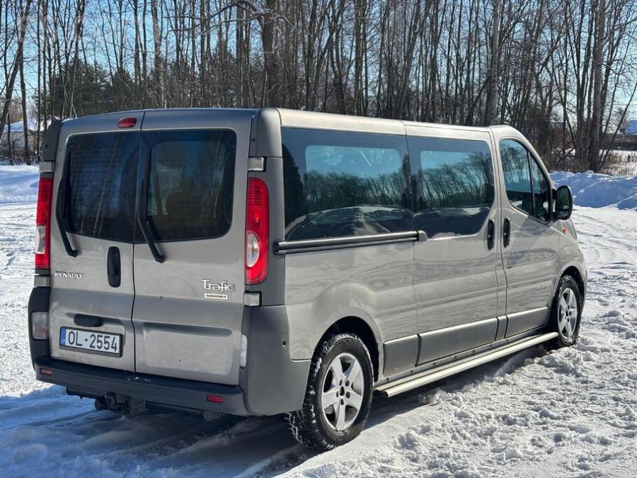 Brūns Renault Trafic 2007 Rīga, ar dzinēja tilpumu 2.50 L un nobraukumu 327 tūkst. km par 6250 €, foto 5 vietnē AUTOMOTO.COM.LV