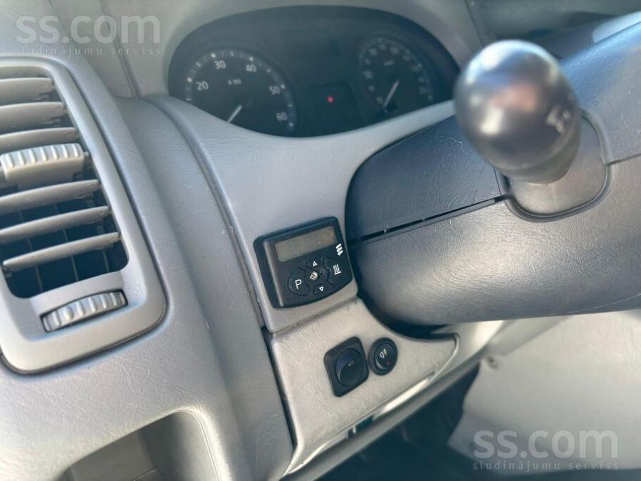 Brūns Renault Trafic 2007 Rīga, ar dzinēja tilpumu 2.50 L un nobraukumu 327 tūkst. km par 6250 €, foto 14 vietnē AUTOMOTO.COM.LV