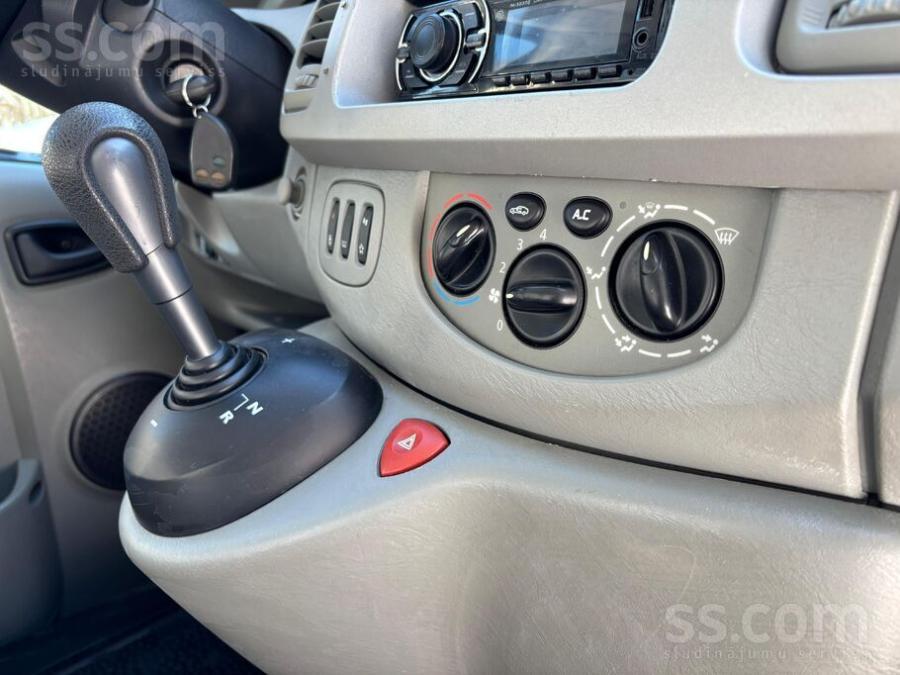 Brūns Renault Trafic 2007 Rīga, ar dzinēja tilpumu 2.50 L un nobraukumu 327 tūkst. km par 6250 €, foto 16 vietnē AUTOMOTO.COM.LV