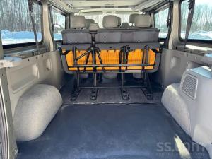 Brūns Renault Trafic 2007 Rīga, ar dzinēja tilpumu 2.50 L un nobraukumu 327 tūkst. km par 6250 €, foto 22 vietnē AUTOMOTO.COM.LV
