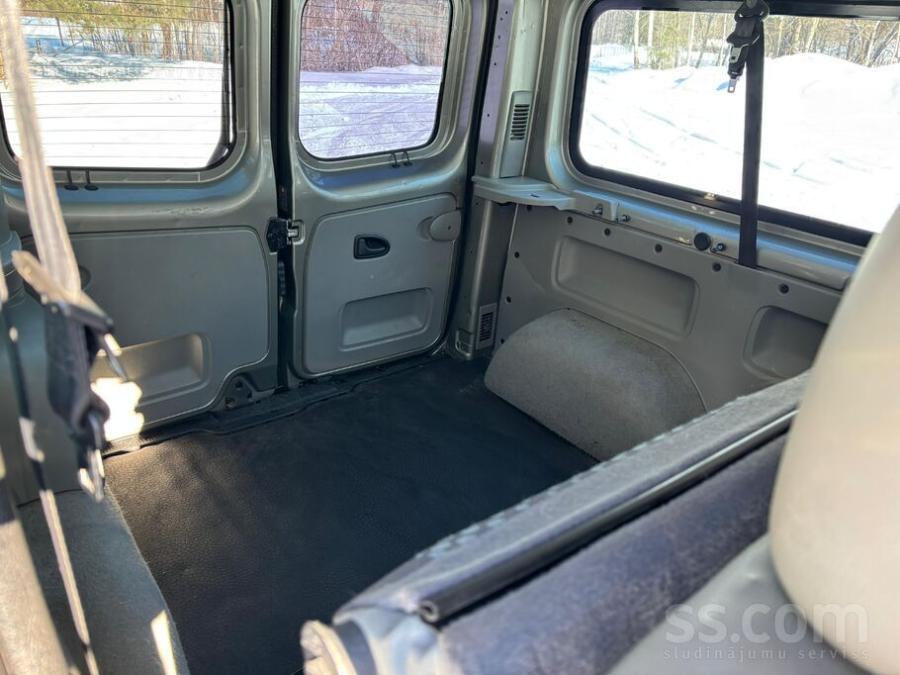 Brūns Renault Trafic 2007 Rīga, ar dzinēja tilpumu 2.50 L un nobraukumu 327 tūkst. km par 6250 €, foto 25 vietnē AUTOMOTO.COM.LV