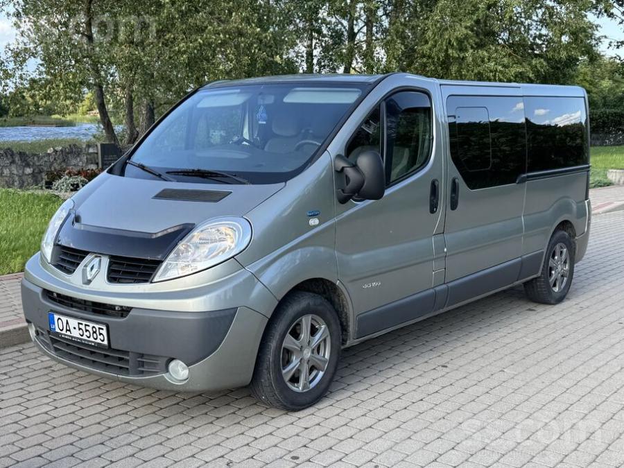 Brown Renault Trafic 2010 in Rezekne, with an engine capacity of 2.50 L and mileage of 400 thousand km for 5950 €, photo 1 on AUTOMOTO.COM.LV