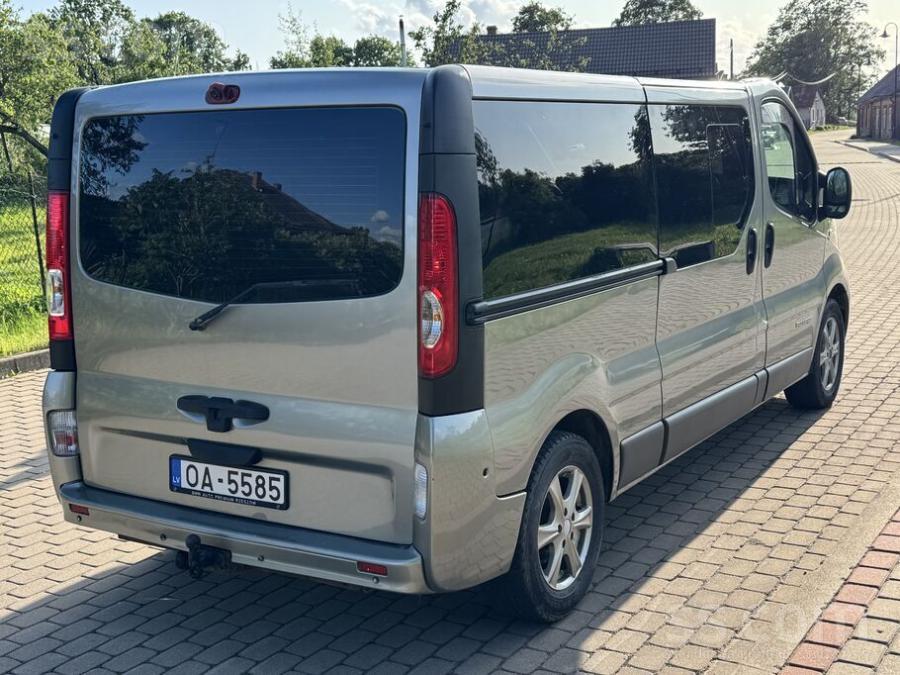 Brown Renault Trafic 2010 in Rezekne, with an engine capacity of 2.50 L and mileage of 400 thousand km for 5950 €, photo 3 on AUTOMOTO.COM.LV