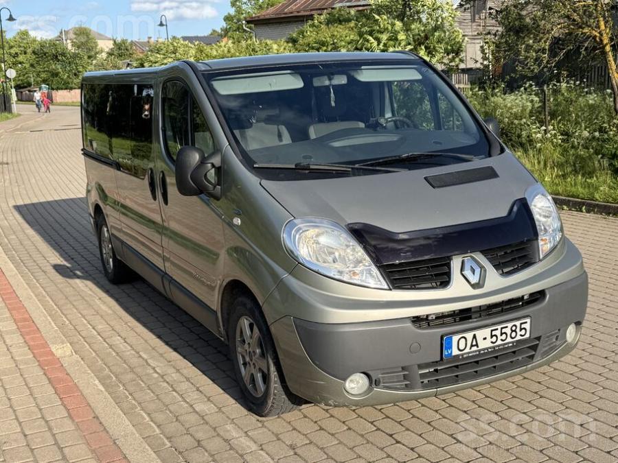 Brown Renault Trafic 2010 in Rezekne, with an engine capacity of 2.50 L and mileage of 400 thousand km for 5950 €, photo 4 on AUTOMOTO.COM.LV