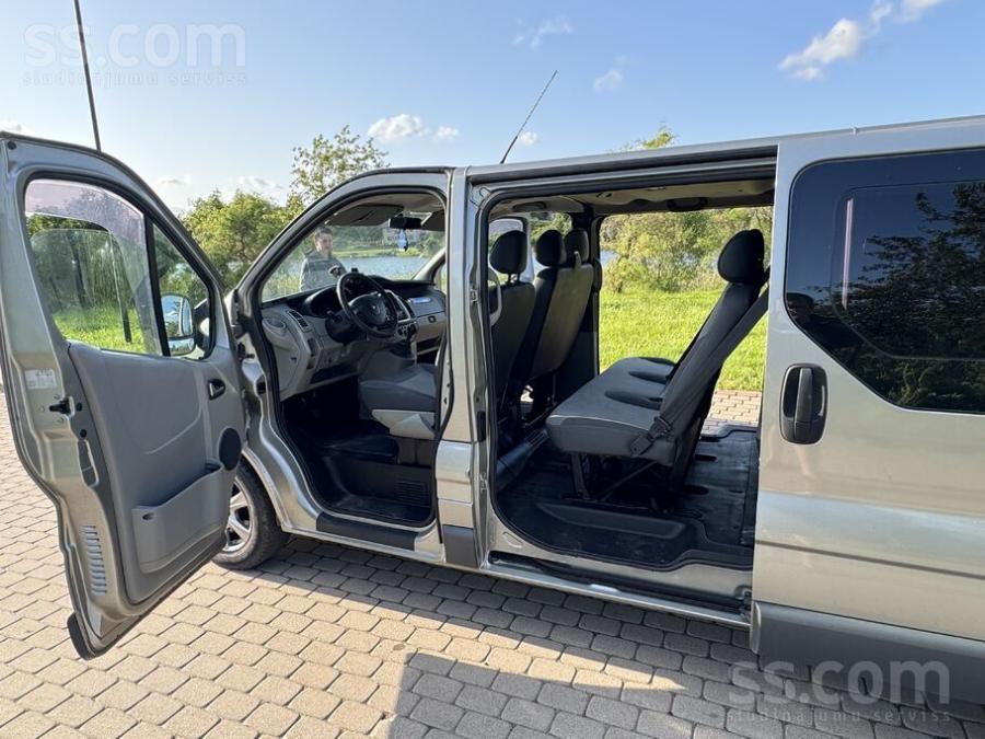 Brown Renault Trafic 2010 in Rezekne, with an engine capacity of 2.50 L and mileage of 400 thousand km for 5950 €, photo 5 on AUTOMOTO.COM.LV