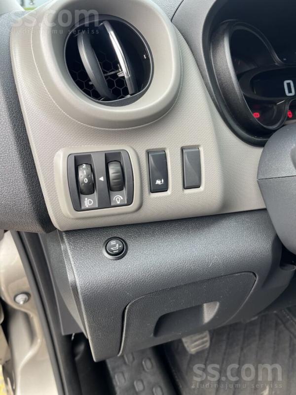Brown Renault Trafic 2018 in Riga, with an engine capacity of 1.60 L and mileage of 250 thousand km for 13500 €, photo 10 on AUTOMOTO.COM.LV
