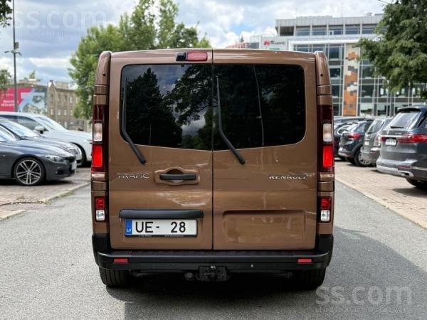 Brūns Renault Trafic 2019 Rīga, ar dzinēja tilpumu 1.50 L un nobraukumu 266 tūkst. km par 14400 €, foto 5 vietnē AUTOMOTO.COM.LV
