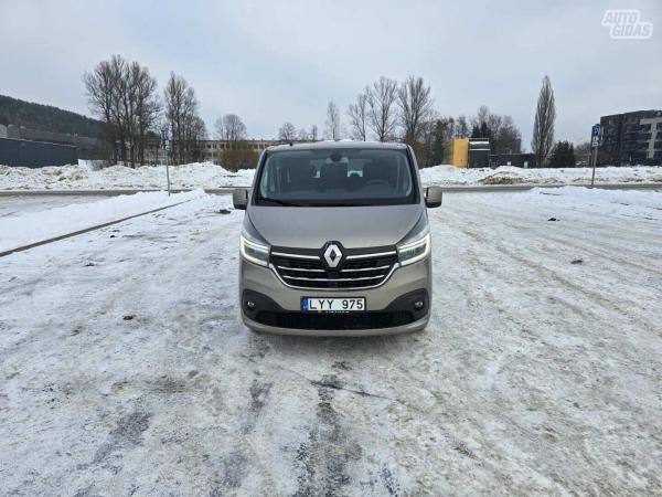 Brown Renault Trafic 2020 in Vilnius, with an engine capacity of 2.00 L and mileage of 368 thousand km for 13900 €, photo 1 on AUTOMOTO.COM.LV