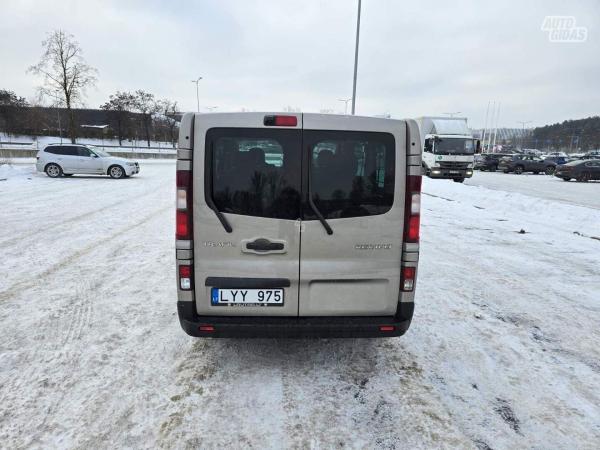 Brown Renault Trafic 2020 in Vilnius, with an engine capacity of 2.00 L and mileage of 368 thousand km for 13900 €, photo 5 on AUTOMOTO.COM.LV