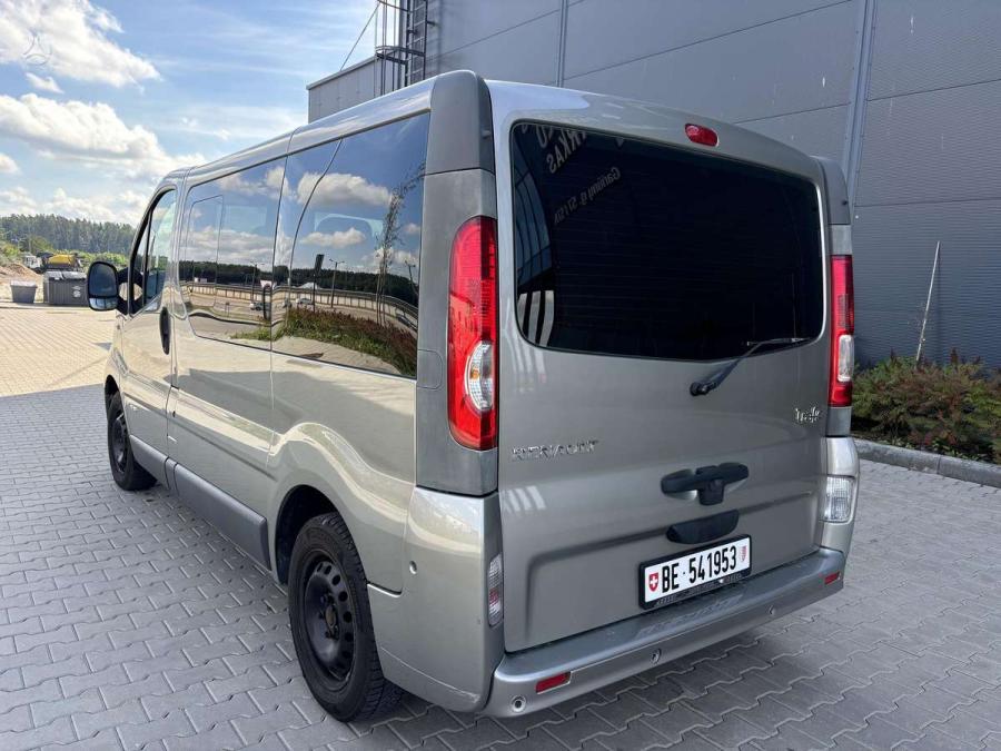 Brūns Renault Trafic 2007 Viļņa, ar dzinēja tilpumu 2.00 L un nobraukumu 223 tūkst. km par 6850 €, foto 4 vietnē AUTOMOTO.COM.LV