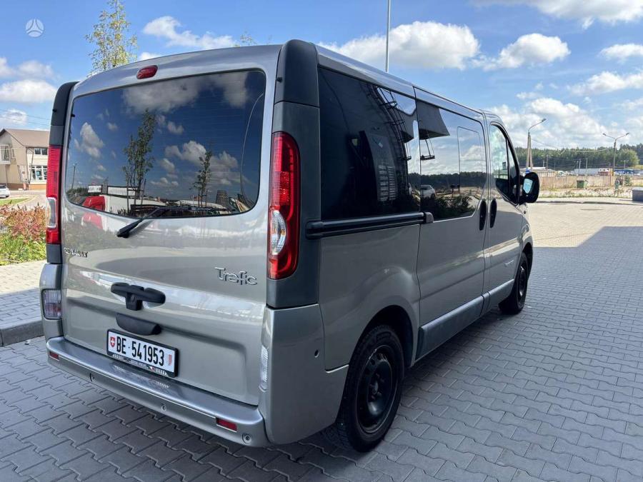 Brūns Renault Trafic 2007 Viļņa, ar dzinēja tilpumu 2.00 L un nobraukumu 223 tūkst. km par 6850 €, foto 5 vietnē AUTOMOTO.COM.LV