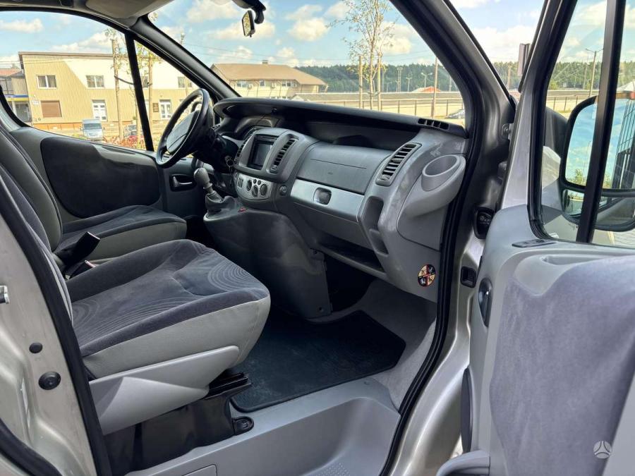 Brūns Renault Trafic 2007 Viļņa, ar dzinēja tilpumu 2.00 L un nobraukumu 223 tūkst. km par 6850 €, foto 7 vietnē AUTOMOTO.COM.LV
