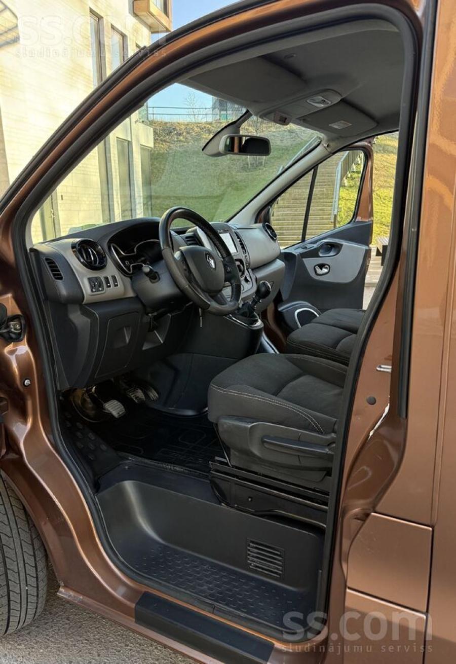 Brown Renault Trafic 2015 in Valka, with an engine capacity of 1.60 L and mileage of 203 thousand km for 13999 €, photo 20 on AUTOMOTO.COM.LV