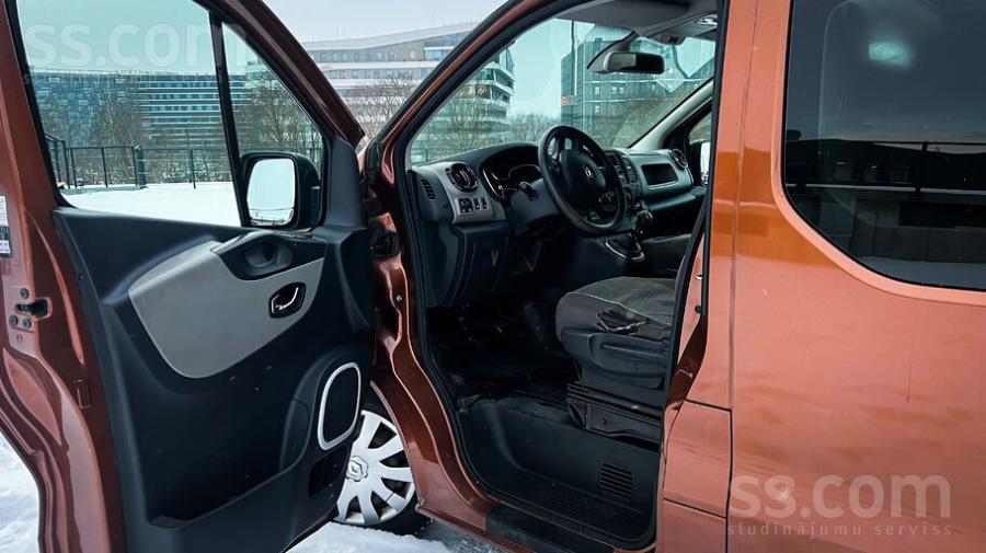 Brown Renault Trafic 2015 in Riga, with an engine capacity of 1.60 L and mileage of 269 thousand km for 12999 €, photo 9 on AUTOMOTO.COM.LV