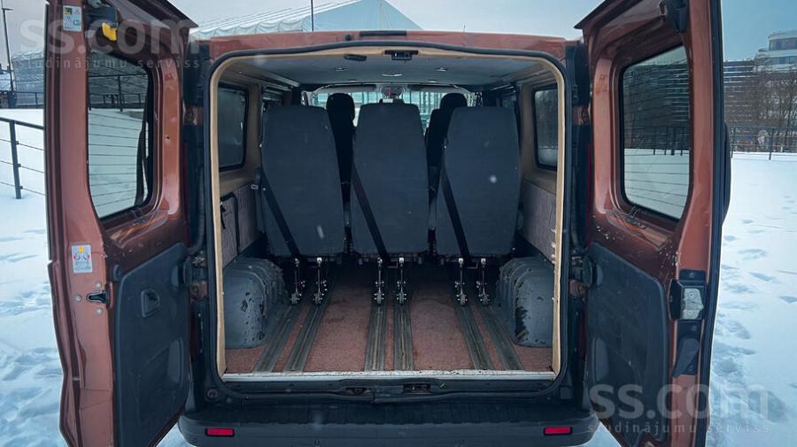 Brown Renault Trafic 2015 in Riga, with an engine capacity of 1.60 L and mileage of 269 thousand km for 12999 €, photo 16 on AUTOMOTO.COM.LV