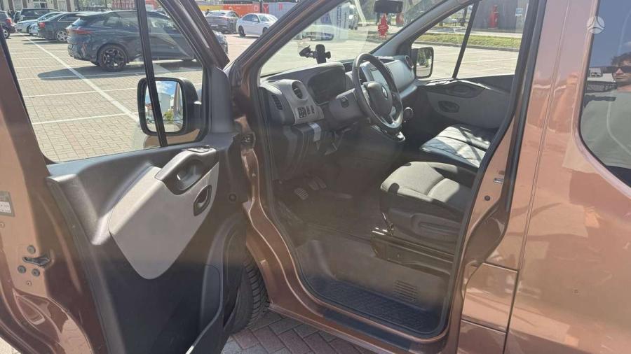Brūns Renault Trafic 2019 Kauņa, ar dzinēja tilpumu 1.60 L un nobraukumu 138 tūkst. km par 12000 €, foto 5 vietnē AUTOMOTO.COM.LV