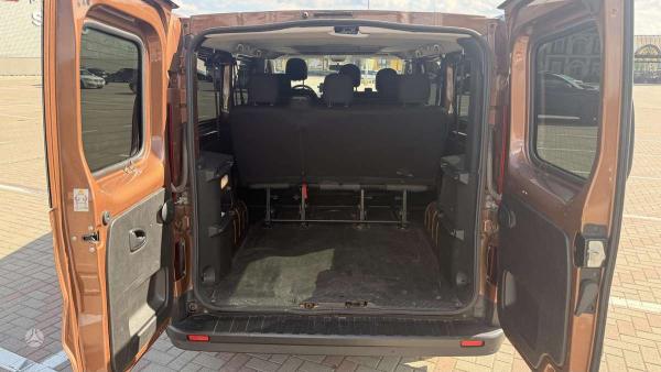 Brown Renault Trafic 2019 in Kaunas, with an engine capacity of 1.60 L and mileage of 138 thousand km for 12000 €, photo 10 on AUTOMOTO.COM.LV