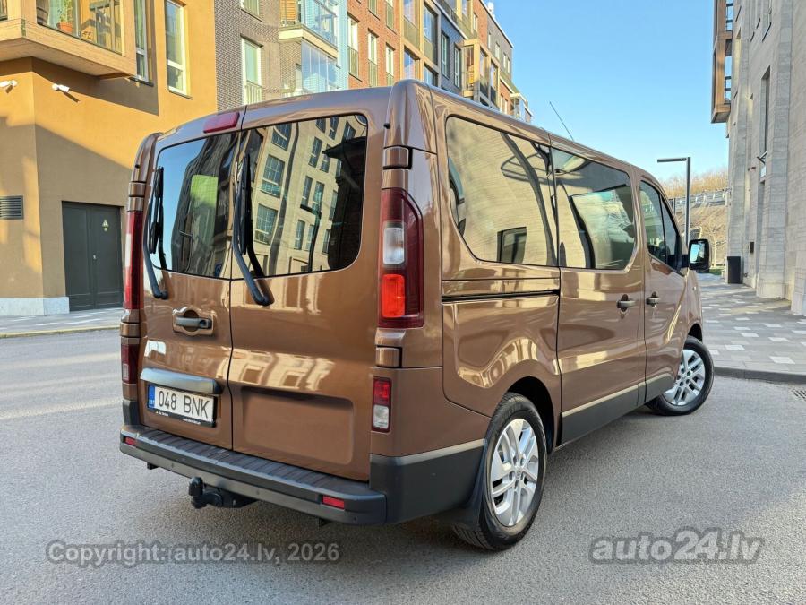 Brown Renault Trafic 2015 in Tallinn, with an engine capacity of 1.60 L and mileage of 203 thousand km for 13999 €, photo 4 on AUTOMOTO.COM.LV