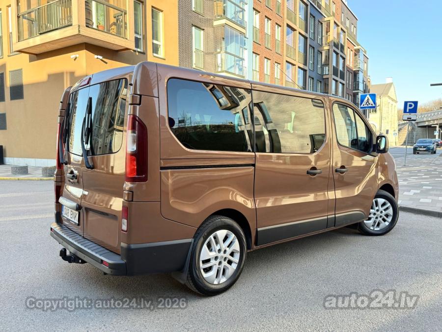 Brown Renault Trafic 2015 in Tallinn, with an engine capacity of 1.60 L and mileage of 203 thousand km for 13999 €, photo 5 on AUTOMOTO.COM.LV