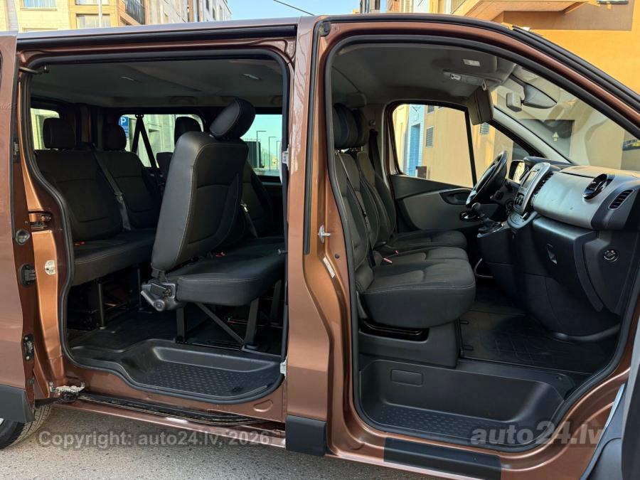 Brown Renault Trafic 2015 in Tallinn, with an engine capacity of 1.60 L and mileage of 203 thousand km for 13999 €, photo 15 on AUTOMOTO.COM.LV
