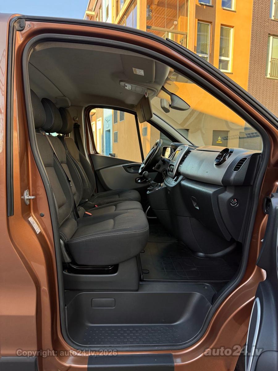 Brown Renault Trafic 2015 in Tallinn, with an engine capacity of 1.60 L and mileage of 203 thousand km for 13999 €, photo 16 on AUTOMOTO.COM.LV