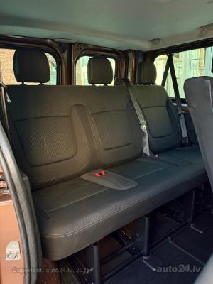 Brown Renault Trafic 2015 in Tallinn, with an engine capacity of 1.60 L and mileage of 203 thousand km for 13999 €, photo 17 on AUTOMOTO.COM.LV