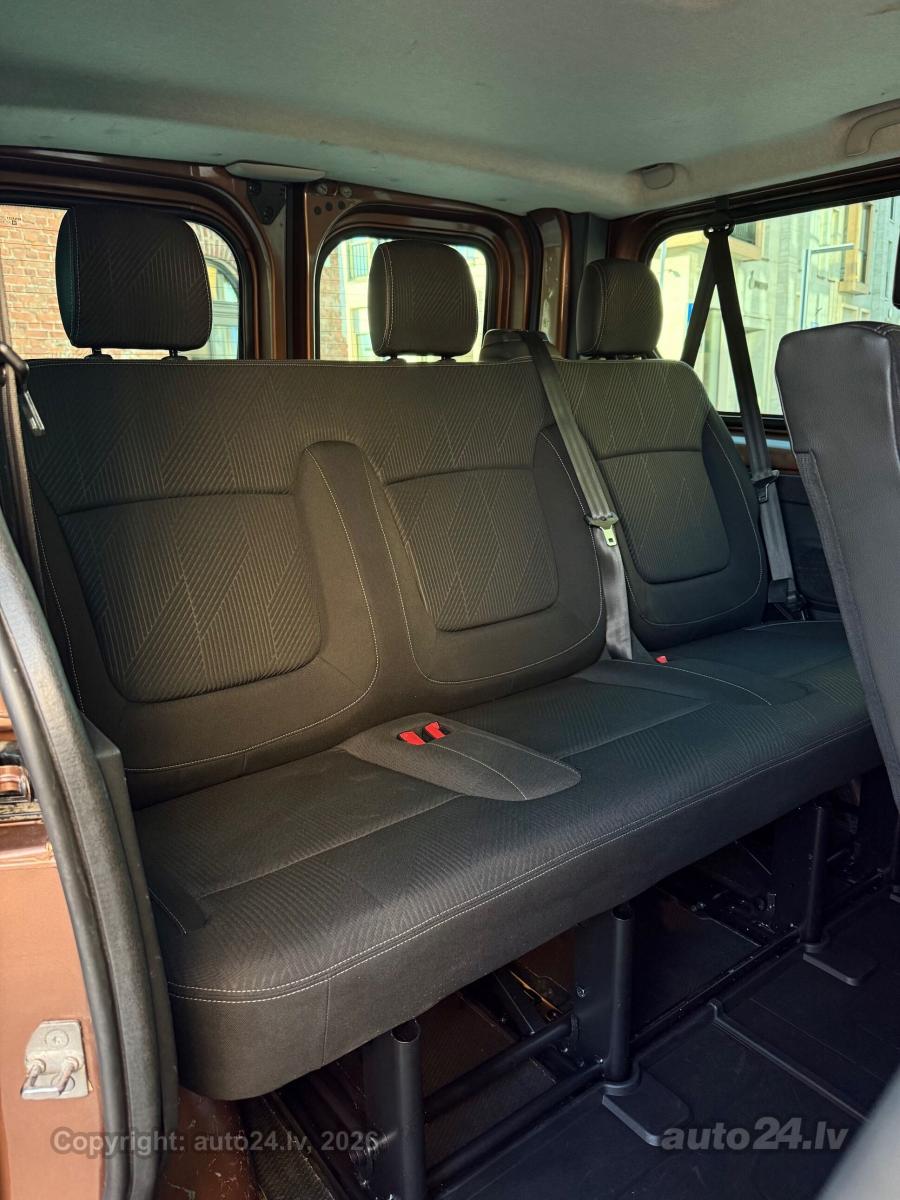 Brown Renault Trafic 2015 in Tallinn, with an engine capacity of 1.60 L and mileage of 203 thousand km for 13999 €, photo 17 on AUTOMOTO.COM.LV