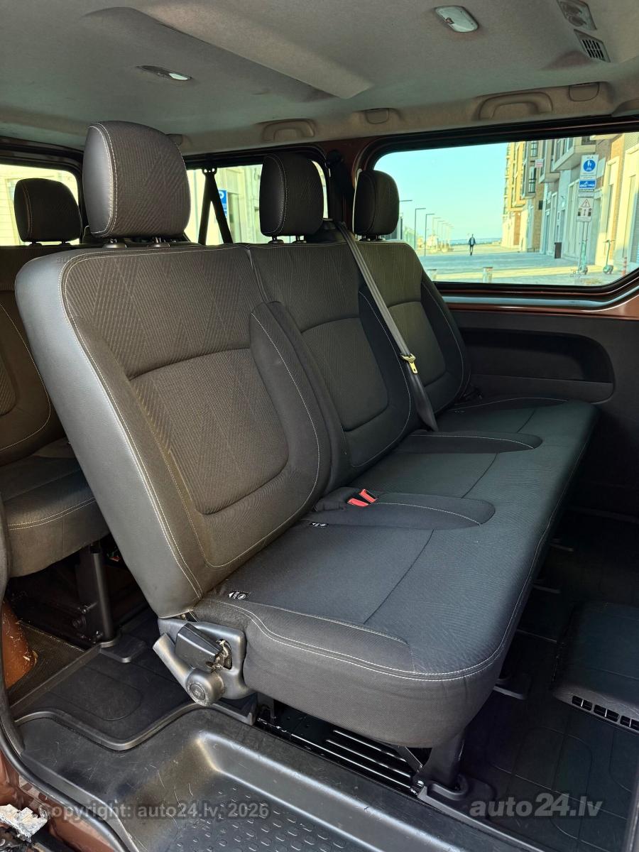 Brown Renault Trafic 2015 in Tallinn, with an engine capacity of 1.60 L and mileage of 203 thousand km for 13999 €, photo 18 on AUTOMOTO.COM.LV