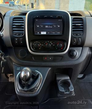 Brown Renault Trafic 2015 in Tallinn, with an engine capacity of 1.60 L and mileage of 203 thousand km for 13999 €, photo 23 on AUTOMOTO.COM.LV