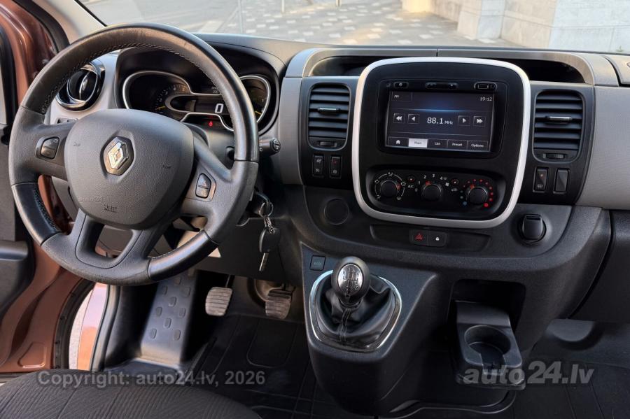 Brown Renault Trafic 2015 in Tallinn, with an engine capacity of 1.60 L and mileage of 203 thousand km for 13999 €, photo 24 on AUTOMOTO.COM.LV