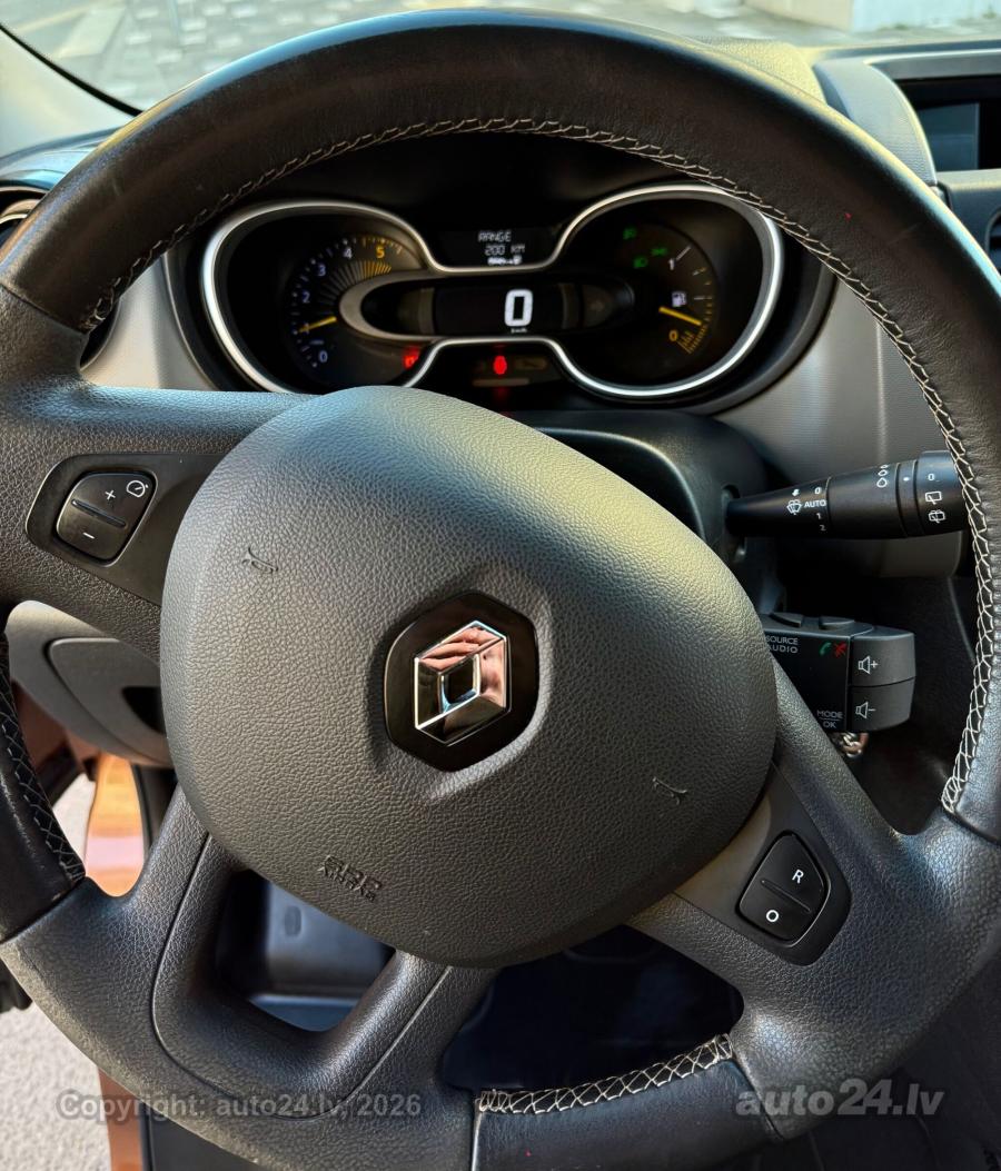 Brown Renault Trafic 2015 in Tallinn, with an engine capacity of 1.60 L and mileage of 203 thousand km for 13999 €, photo 28 on AUTOMOTO.COM.LV