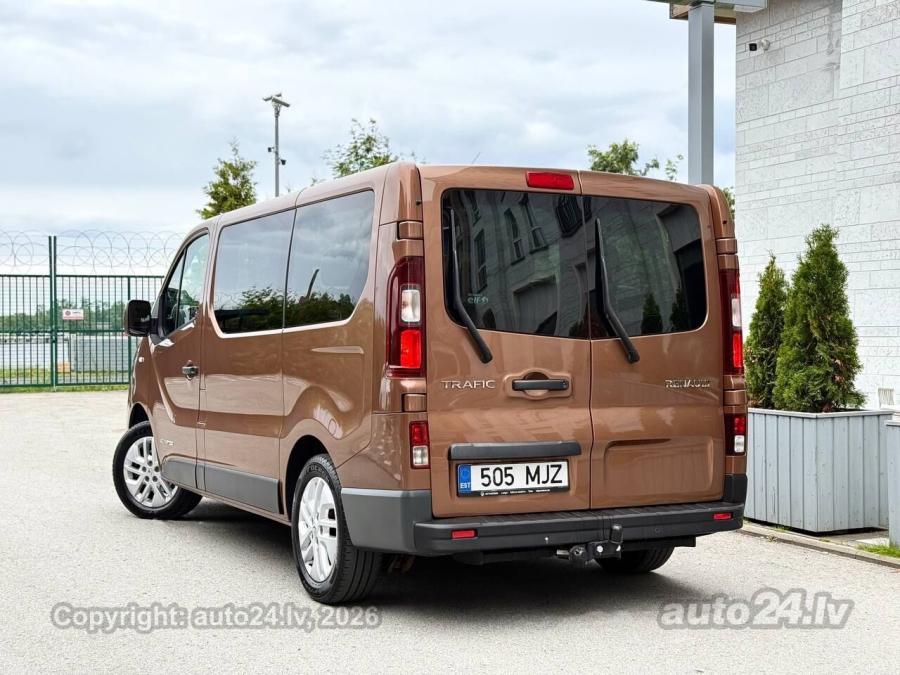 Brūns Renault Trafic 2015 Tallina, ar dzinēja tilpumu 1.60 L un nobraukumu 184 tūkst. km par 12999 €, foto 12 vietnē AUTOMOTO.COM.LV