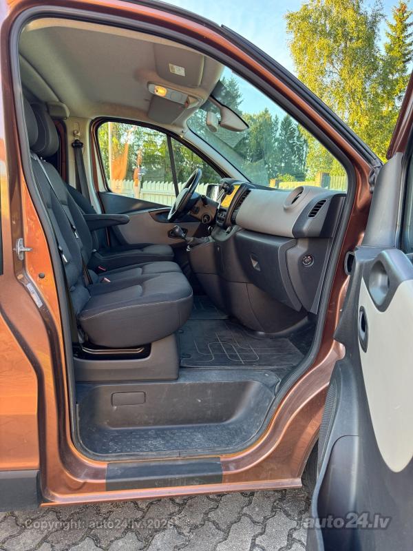 Brūns Renault Trafic 2016 Tallina, ar dzinēja tilpumu 1.60 L un nobraukumu 148 tūkst. km par 11900 €, foto 6 vietnē AUTOMOTO.COM.LV