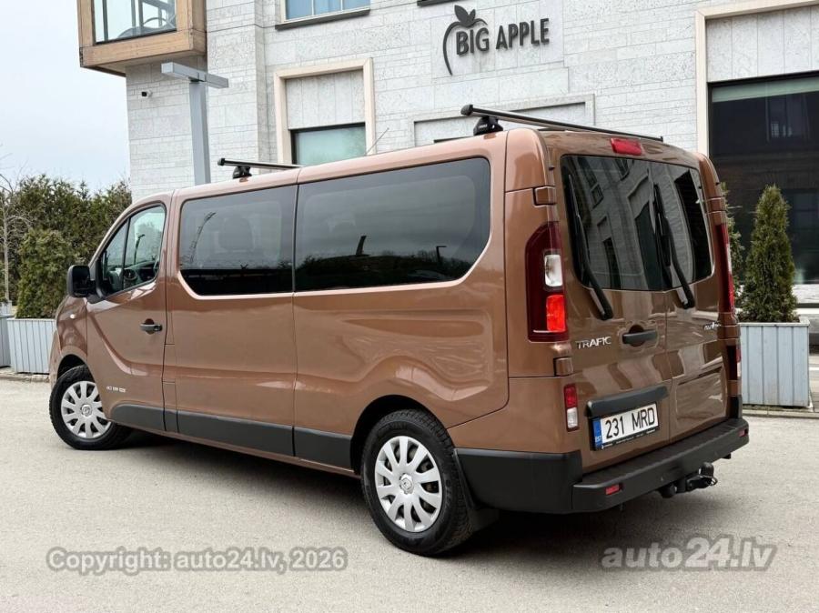 Brown Renault Trafic 2017 in Tallinn, with an engine capacity of 1.60 L and mileage of 235 thousand km for 14699 €, photo 7 on AUTOMOTO.COM.LV