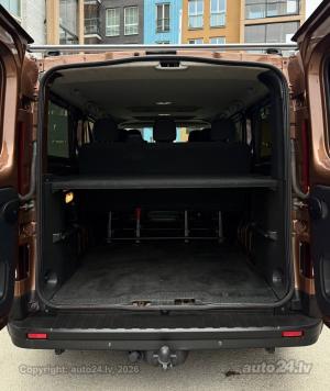 Brown Renault Trafic 2017 in Tallinn, with an engine capacity of 1.60 L and mileage of 235 thousand km for 14699 €, photo 15 on AUTOMOTO.COM.LV