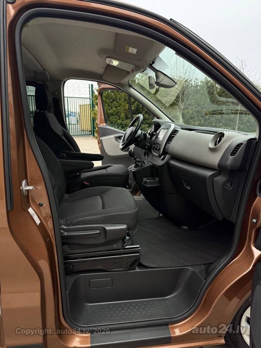 Brown Renault Trafic 2017 in Tallinn, with an engine capacity of 1.60 L and mileage of 235 thousand km for 14699 €, photo 20 on AUTOMOTO.COM.LV