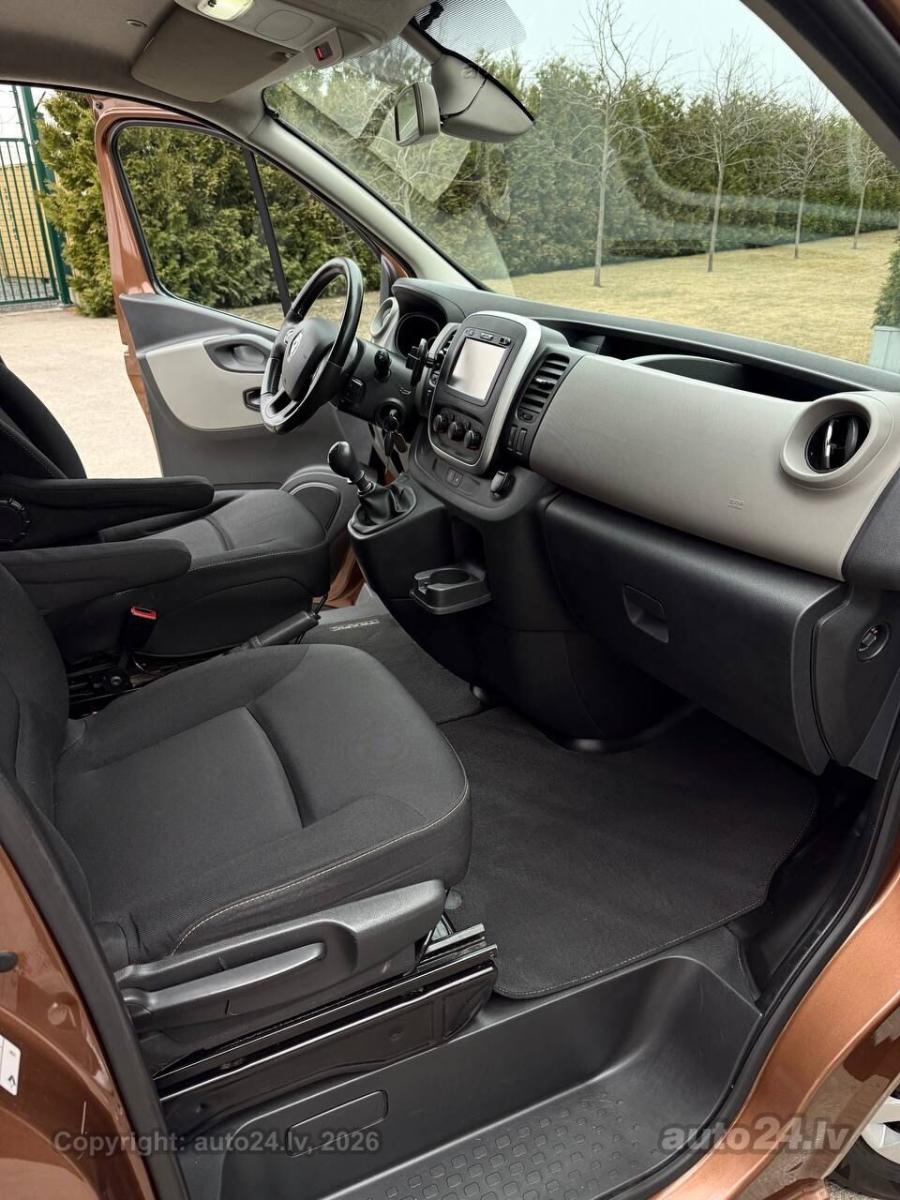 Brown Renault Trafic 2017 in Tallinn, with an engine capacity of 1.60 L and mileage of 235 thousand km for 14699 €, photo 21 on AUTOMOTO.COM.LV