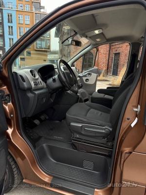 Brown Renault Trafic 2017 in Tallinn, with an engine capacity of 1.60 L and mileage of 235 thousand km for 14699 €, photo 22 on AUTOMOTO.COM.LV